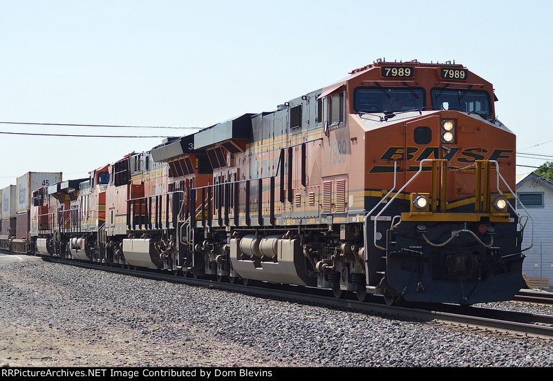 BNSF 7989